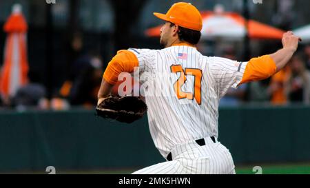 Tennessee pitcher Garrett Stallings (27) throws to a Georgia batter ...