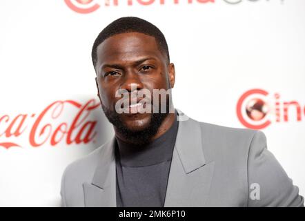 Kevin Hart, recipient of the CinemaCon international star of the year ...