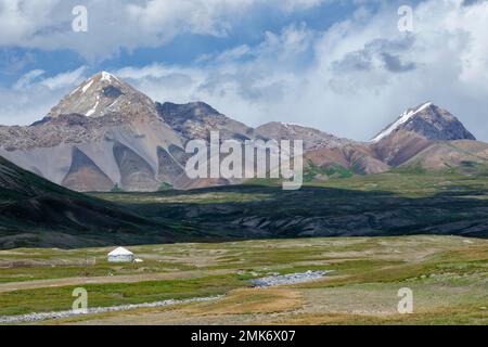 Mountainscape, Tian Shan mountains at the Chinese border, Naryn ...