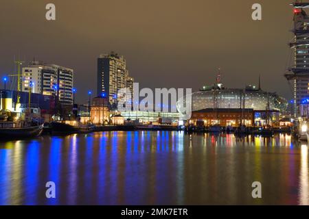 Columbus Center, Klimahaus and traditional ships in the new harbour ...