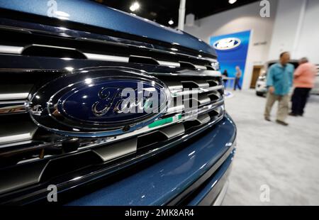 Blue Oval Ford Logo Stock Photo - Alamy