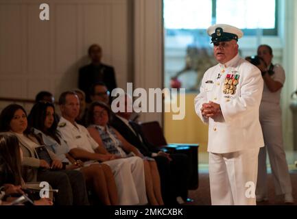 ANNAPOLIS, Md. (Sept. 8, 2022) Master Chief Petty Officer of the Navy (MCPON) James Honea’s wife ...