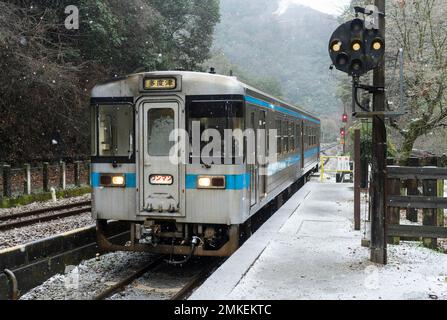 A JR Shikoku 1000 Series One Man train at Tsubojiri Station in Miyoshi ...