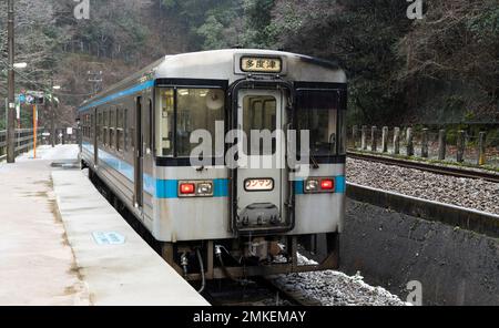 A JR Shikoku 1000 Series One Man train at Tsubojiri Station in Miyoshi ...