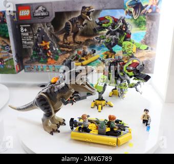 LEGO JURASSIC WORLD: LEGEND OF ISLA NUBLAR, center: Owen Grady (voice ...