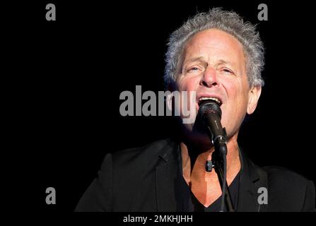 Fleetwood Mac, Lindsey Buckingham, Kristen Messner, Leelee Buckingham ...