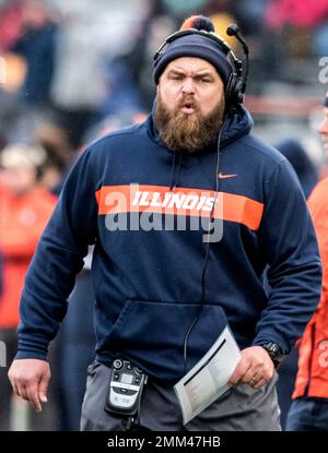 Illinois offensive line coach Luke Butkus stands on the sideline of an ...