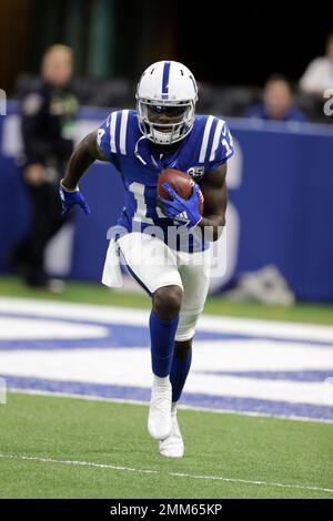 Indianapolis Colts wide receiver Zach Pascal (14) catches a pass during ...