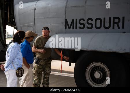 Army Veterans from the 44th Engineer Battalion visit the 139th Airlift ...