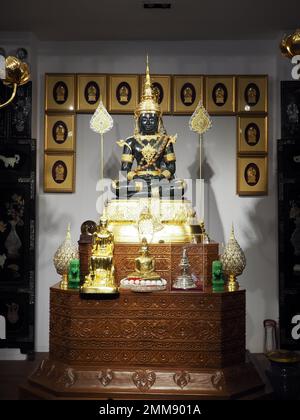 Jade Buddha statue, Gangaramaya Buddhist Temple, Colombo city, Western ...