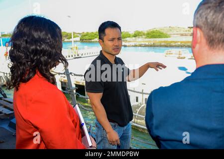 Engineer Brian Le, a liaison to Naval Surface and Mine Warfighting ...