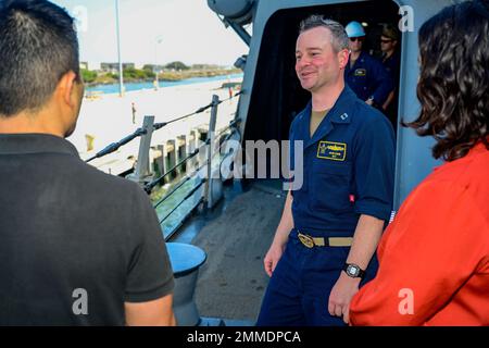 Engineer Brian Le, a liaison to Naval Surface and Mine Warfighting ...