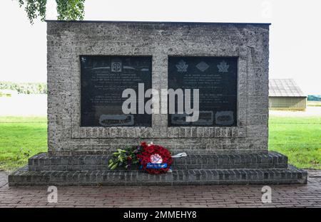 Members of Parachute Group Holland, and multiple veterans of the 82nd ...