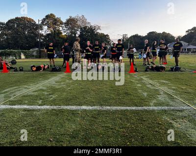 Sgt. Jorge Reyes, a U.S. Army Reserve Soldier from the 530th Military ...