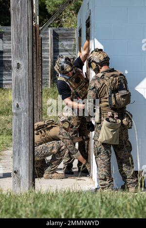 Marines assigned to the 26th Marine Expeditionary Unit (MEU) set the ...