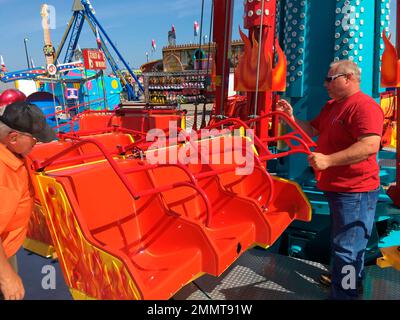 Illinois State Fair carnival midway. Springfield, Illinois Stock Photo ...
