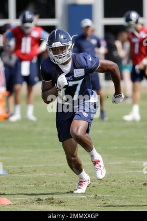 Tennessee Titans defensive back Joshua Kalu (28) runs up to make a ...