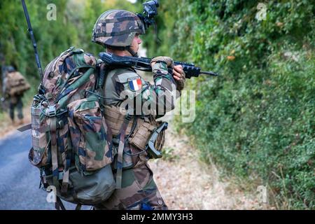A French Soldier with the 4th Airmobile Brigade prepares to advance ...