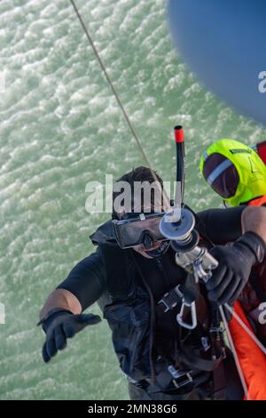A U.S. Naval Aircrewman assigned to Helicopter Sea Combat Squadron 21 ...