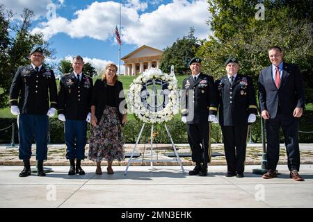 Victoria Lawford, niece of John F. Kennedy; U.S. Army Maj. Gen. Richard ...
