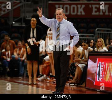 Texas head coach Vic Schaefer yells during the second half during of an ...