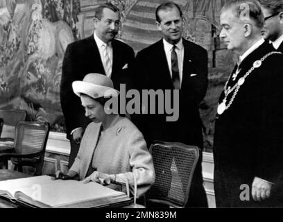 Wilhelm II Germany, centre, in the German High Command Headquarters ...