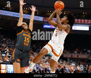 Texas guard Rori Harmon (3) shoots against Baylor forward Kiera ...