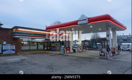 Petro Canada with 7-eleven convenient store in Vancouver, BC Canada ...