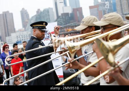 Soldiers of the 369th Infantry, also known as the "Harlem Hellfighters ...