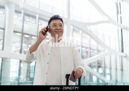 Older men call at the airport Stock Photo - Alamy