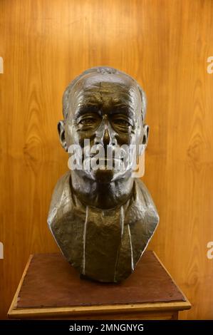 Büste von Friedrich Wolf im Friedrich-Wolf-Theater in Eisenhüttenstadt ...