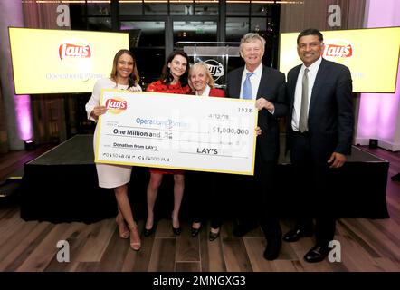 Dr. Bill Magee, left, and Kathy Magee speak on stage at the 2015 ...