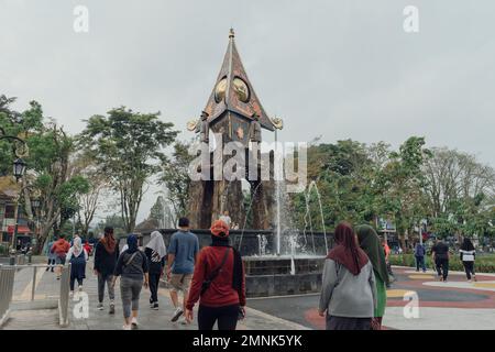 Salatiga, Indonesia - Circa 2023: Residents exercise morning jogging ...