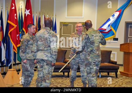 Lt. Gen. Milford H. Beagle Jr. (left) assumes command of the U.S. Army ...
