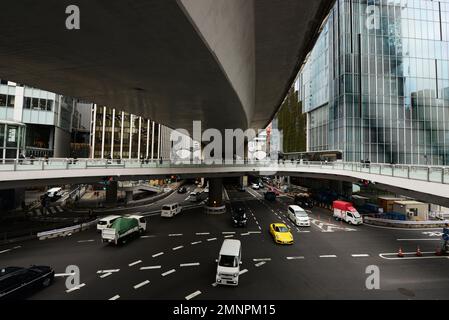 Traffic and a pedestrian bridge under the Metropolitan Expressway Rte ...