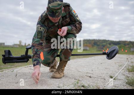 Soldiers from the 720th Explosive Ordnance Disposal, in Baumholder ...