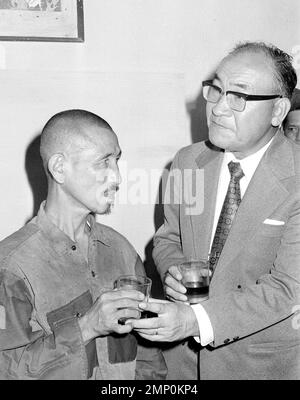 Japanese World War II straggler Lt. Hiroo Onoda presents his Samurai ...
