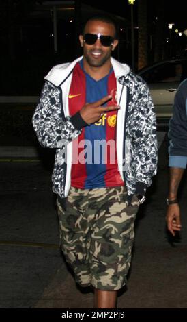 Exclusive!! Craig David and pals chow down on hot dogs and burgers at ...
