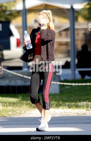 Exclusive!! Super-skinny Anna Kournikova finishes a long workout at her ...