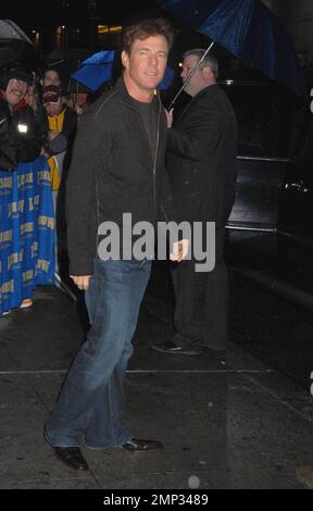 Dennis Quaid and Sean "P-Diddy" Combs sign autographs and pose for fans ...