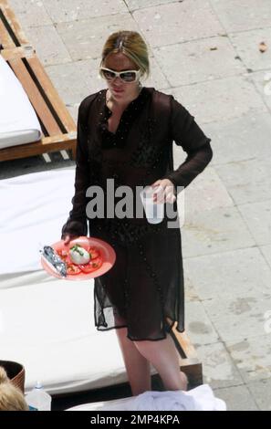 Exclusive!! Sugababe Heidi Range does some last minute sunbathing on ...