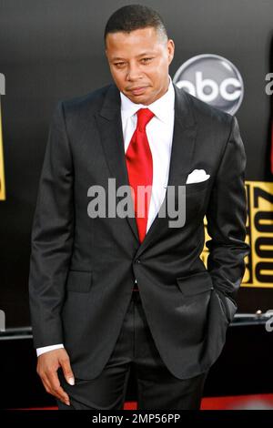 Terrence Howard arrives at the 2008 American Music Awards at the Nokia ...