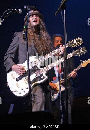 Singer Bo Bice performs as part of the 40 Years Ago Today concert at ...