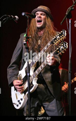 Singer Bo Bice performs as part of the 40 Years Ago Today concert at ...