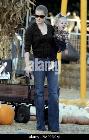 Actress Amy Adams spends a day at Mr Bones Pumpkin Patch with husband ...