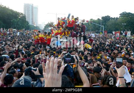 Filipino Roman Catholic devotees jostle to kiss and rub with towels the ...