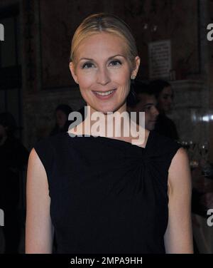 Kelly Rutherford arrives at the Anne Taylor Spring/Summer 2010 ...