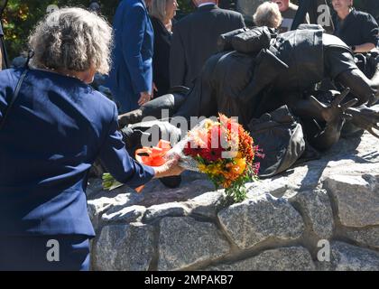 Artist Abbe Godwin lays flowers at the base of the Corpsmen Memorial ...