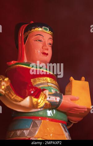 China: Chinese God of War Guan Yu captures his enemy General Pang De ...