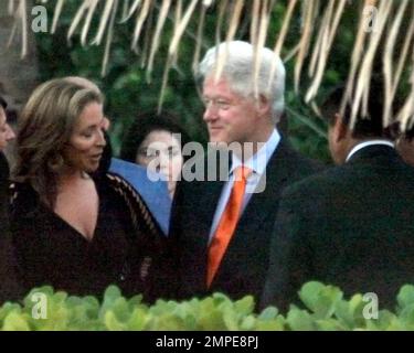 Exclusive!! President Bill Clinton enjoys an early evening at a South ...